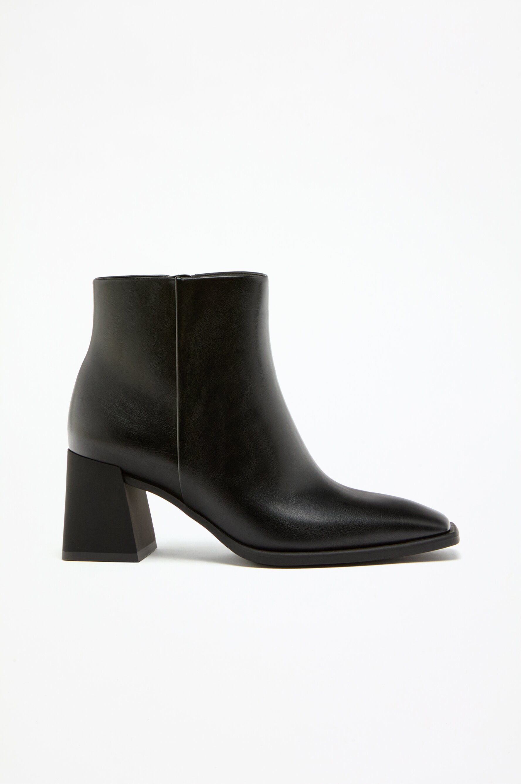 Ankle boots with square toe - New In - SHOES - Woman - | Lefties UAE ...