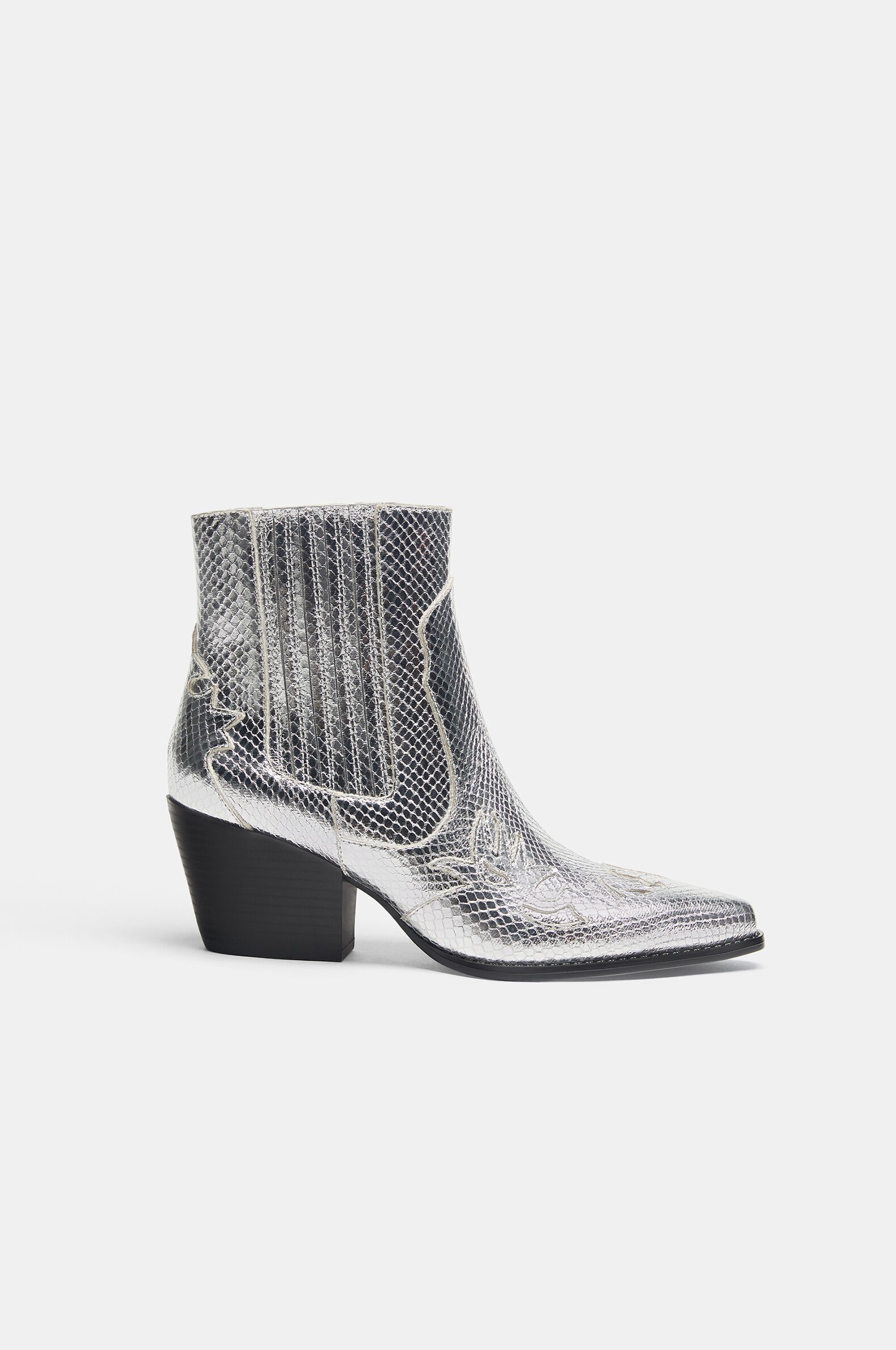 ÎNCĂLȚĂMINTE - Femei - | Lefties Romania