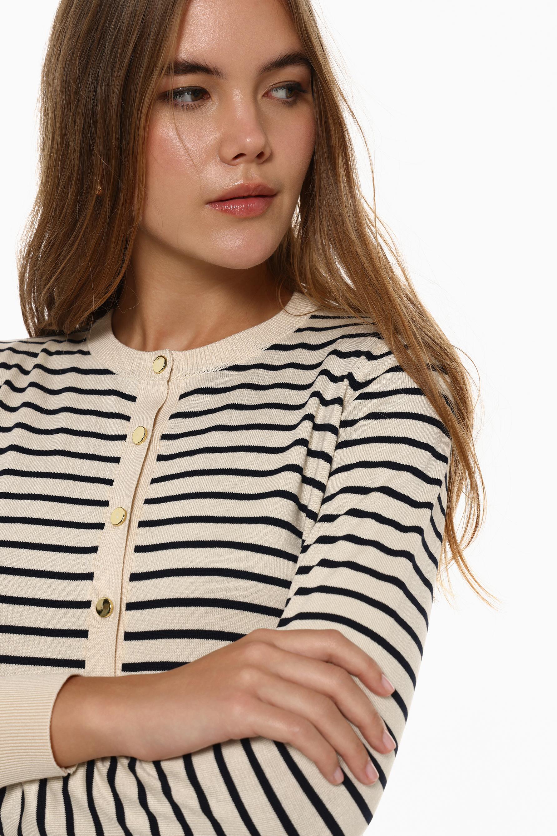 Basic knit cardigan - BASICS - Woman - | Lefties Bahrain Basic knit cardigan - BASICS - Woman - | Lefties Bahrain